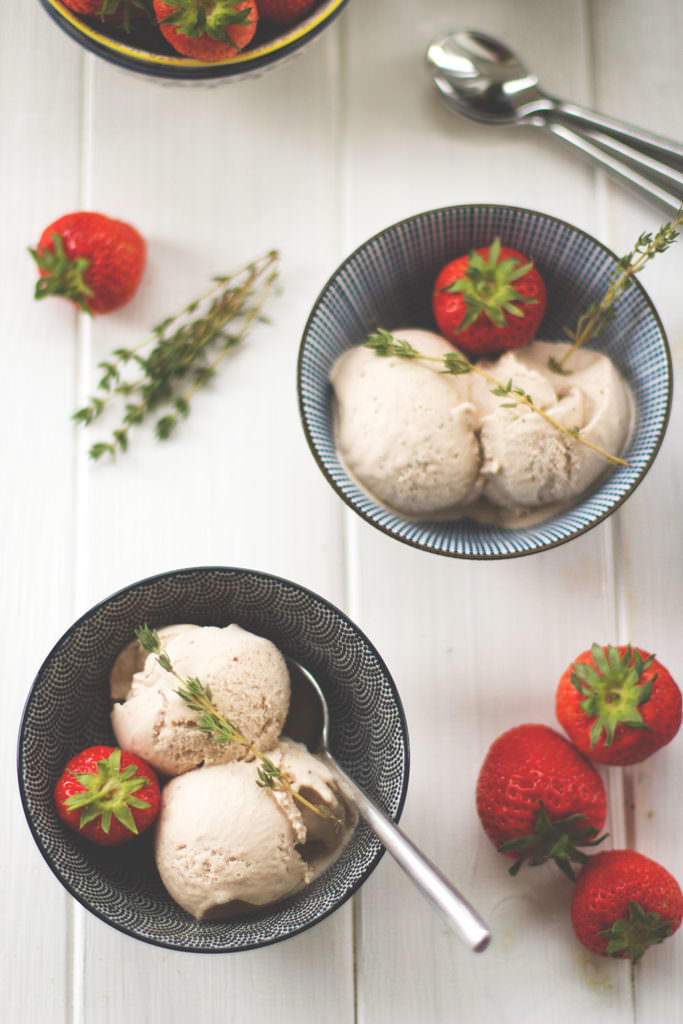 Erdbeer Eis Rezept – Cremiges Erdbeer-Eis aus gerösteten Erdbeeren mit ...