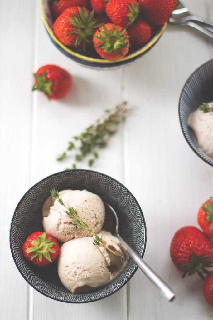 Erdbeer Eis Rezept – Cremiges Erdbeer-Eis aus gerösteten Erdbeeren mit ...