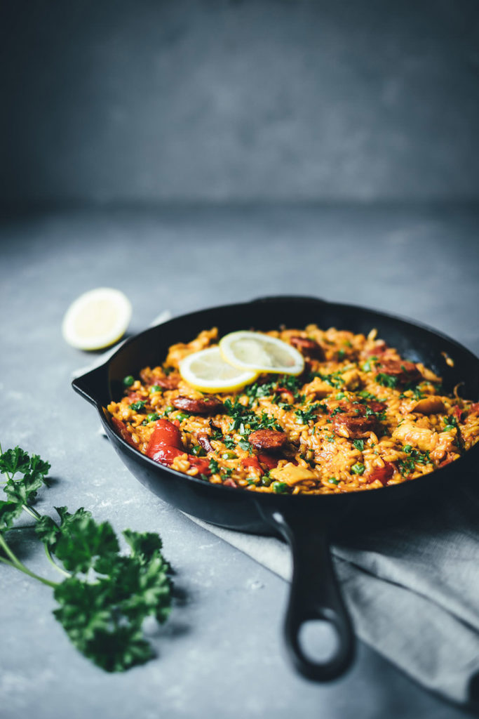 One Pan Paella mit Hähnchen, Chorizo und Paprika - moey's kitchen foodblog