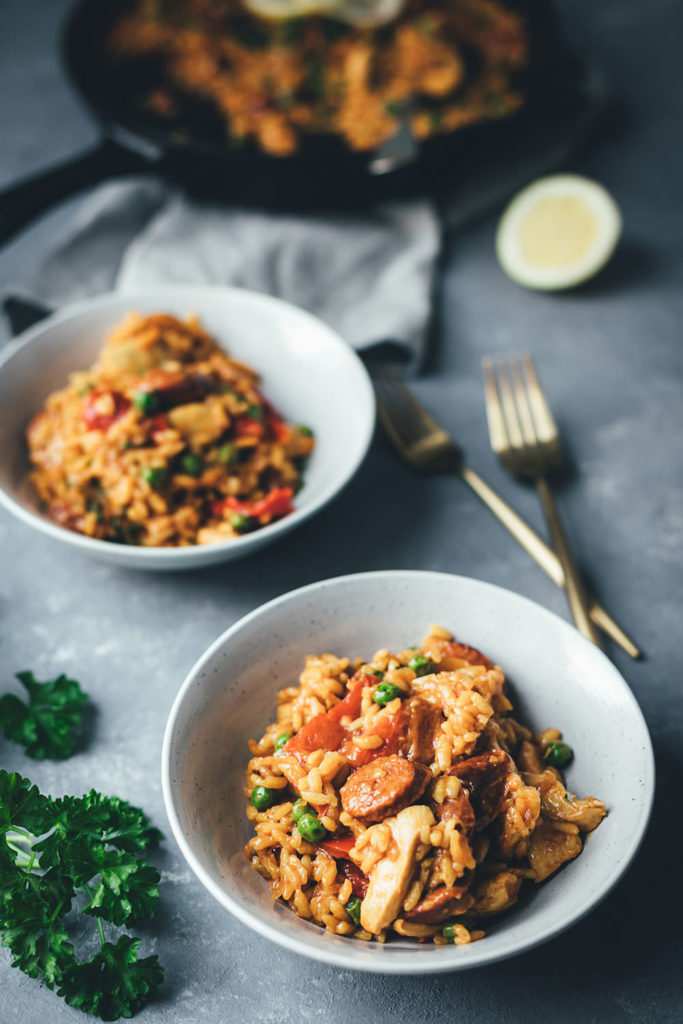 One Pan Paella mit Hähnchen, Chorizo und Paprika - moey's kitchen foodblog