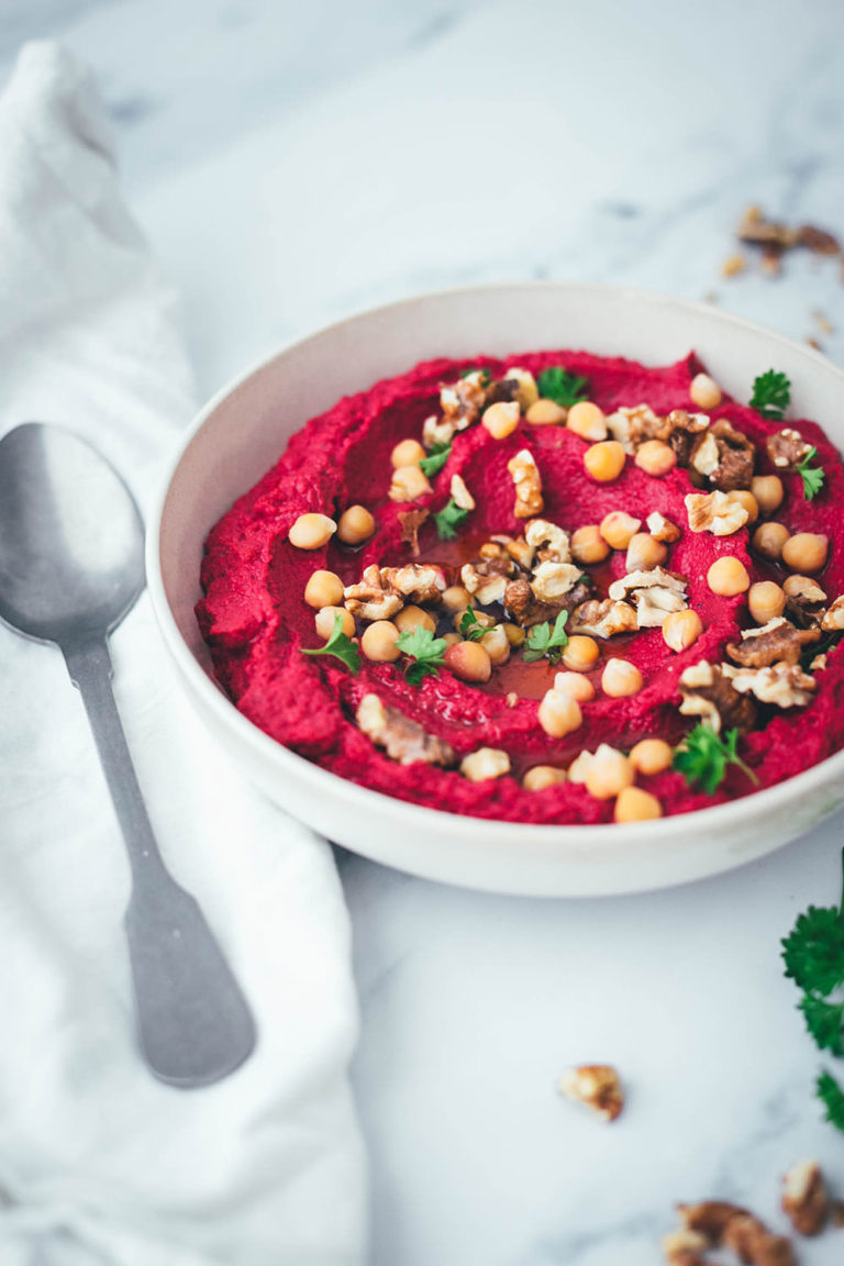 Blitzschnelles Rote Bete Hummus mit Walnusskernen - moey's kitchen foodblog